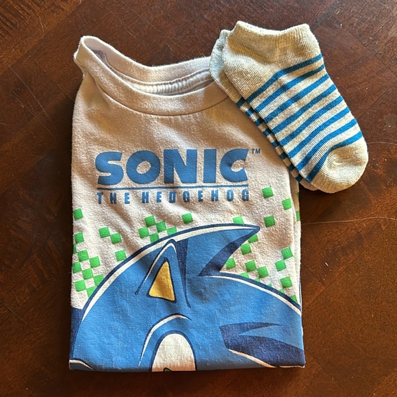 Sega | Shirts & Tops | Sonic The Hedgehog Graphic Short Sleeve Tshirt ...
